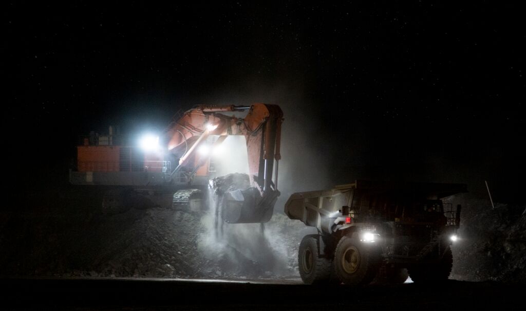 Powerful LED work light - 40.000 Lumens - Universal Mounting
